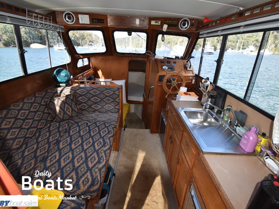 1984 Custom Cuddles 30Ft Flybridge Cruiser for sale. View price, photos ...