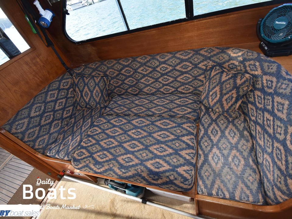 1984 Custom Cuddles 30Ft Flybridge Cruiser for sale. View price, photos ...