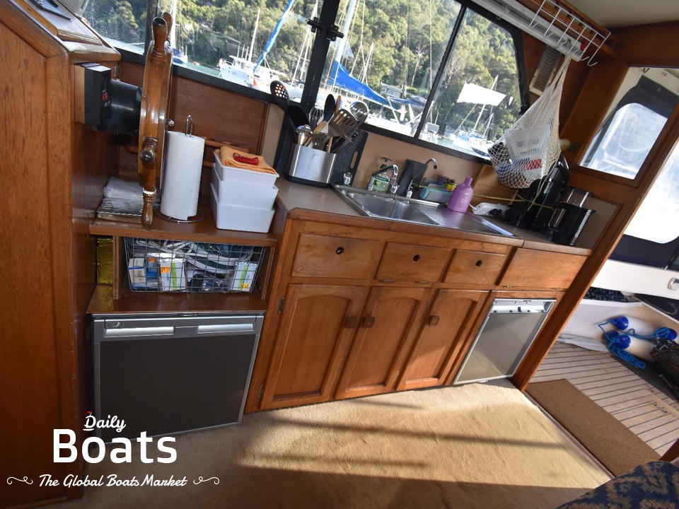 1984 Custom Cuddles 30Ft Flybridge Cruiser for sale. View price, photos ...