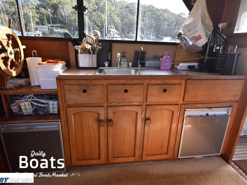 1984 Custom Cuddles 30Ft Flybridge Cruiser for sale. View price, photos ...