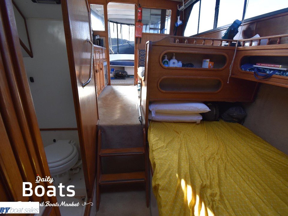 1984 Custom Cuddles 30Ft Flybridge Cruiser for sale. View price, photos ...