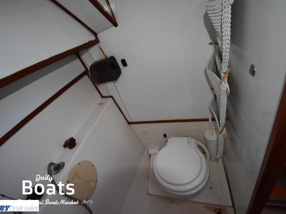 1984 Custom Cuddles 30Ft Flybridge Cruiser for sale. View price, photos ...