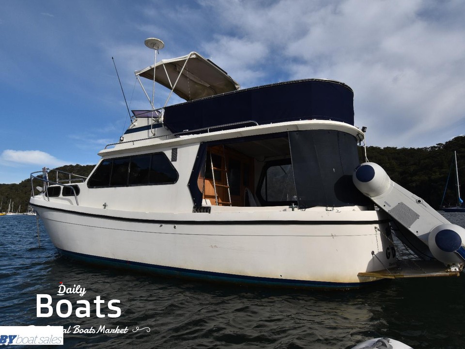 1984 Custom Cuddles 30Ft Flybridge Cruiser for sale. View price, photos ...