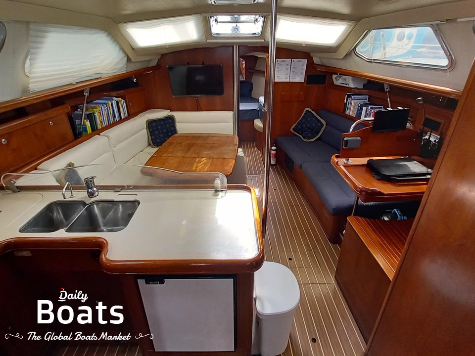 2004 Hunter 44 Deck Salon for sale. View price, photos and Buy 2004 ...