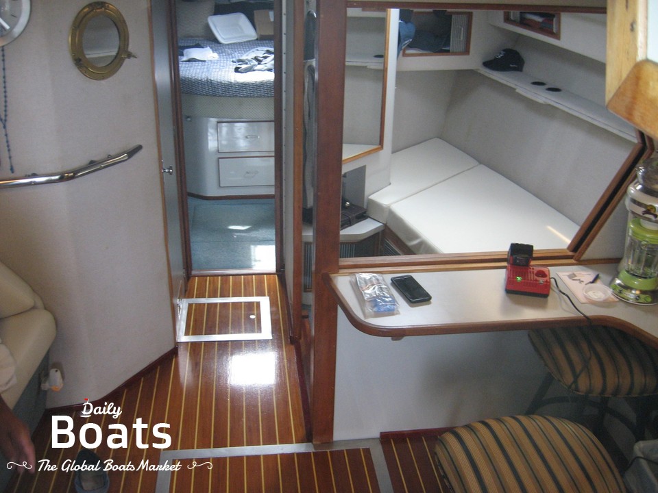 1989 Sea Ray 390 Express Cruiser for sale. View price, photos and Buy ...