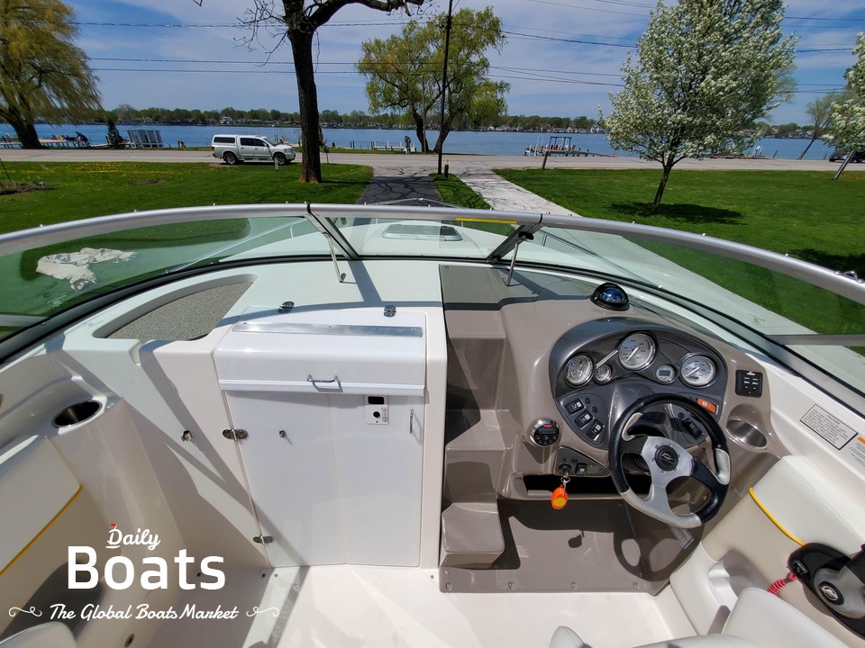 2007 Rinker 246 Captiva for sale. View price, photos and Buy 2007 ...