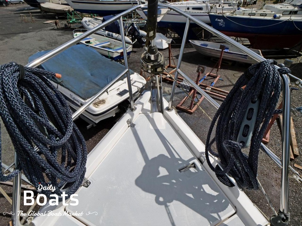 1997 Hunter Legend 310 for sale. View price, photos and Buy 1997 Hunter ...