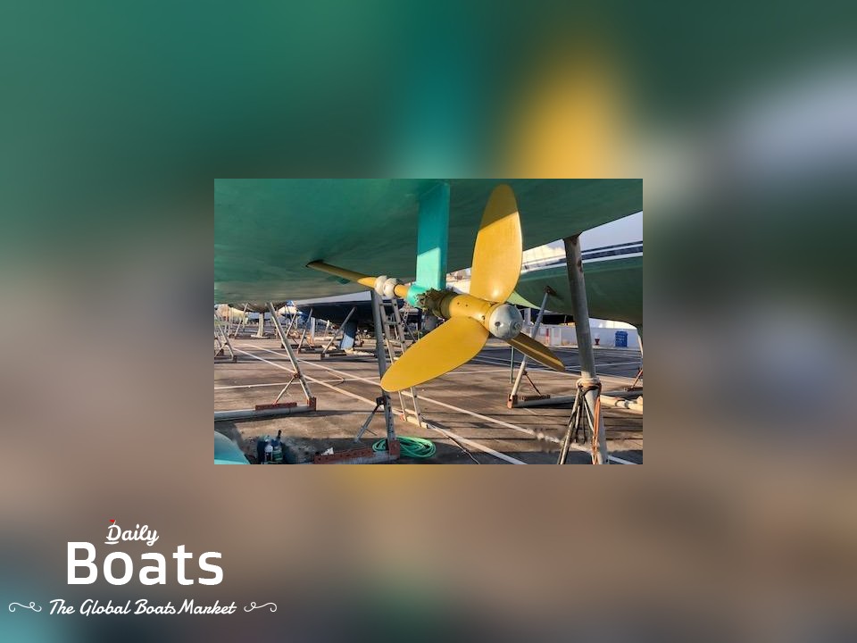 1988 Laurent Giles 43' Light Displacement Cruiser. Custom And Epoxy for ...