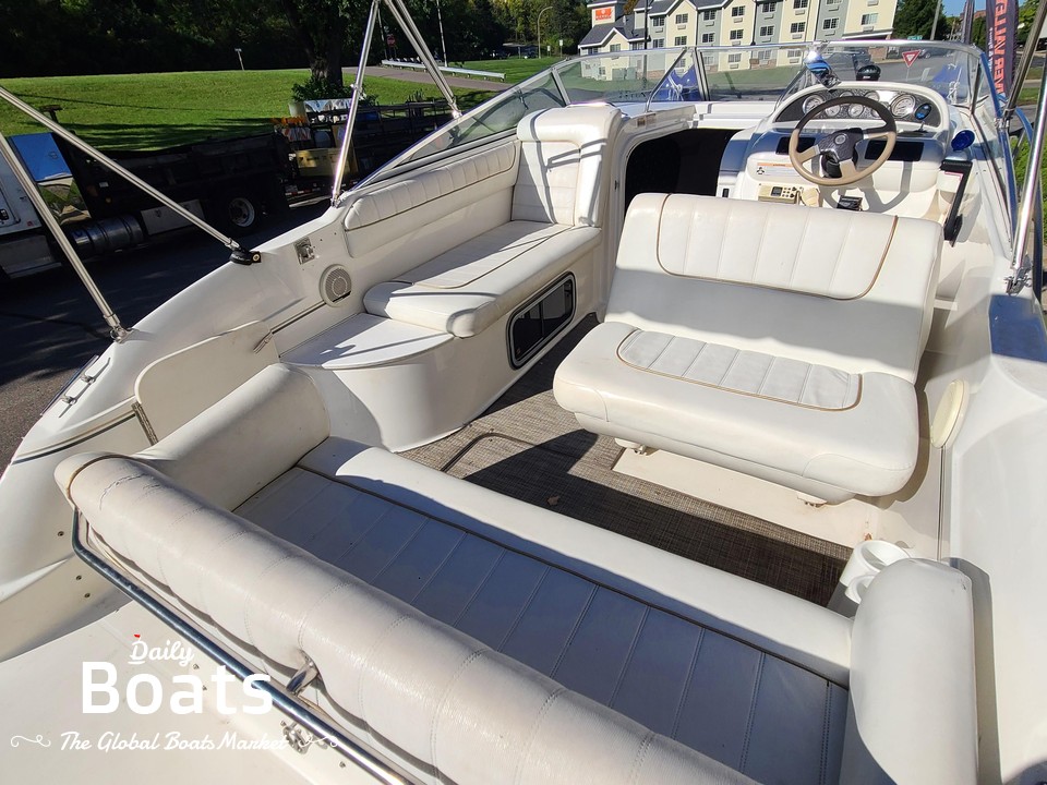 1999 Larson Cabrio 254 Mid Cabin for sale. View price, photos and Buy ...