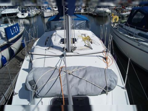 1994 Hunter Channel 32 for sale. View price, photos and Buy 1994 Hunter ...