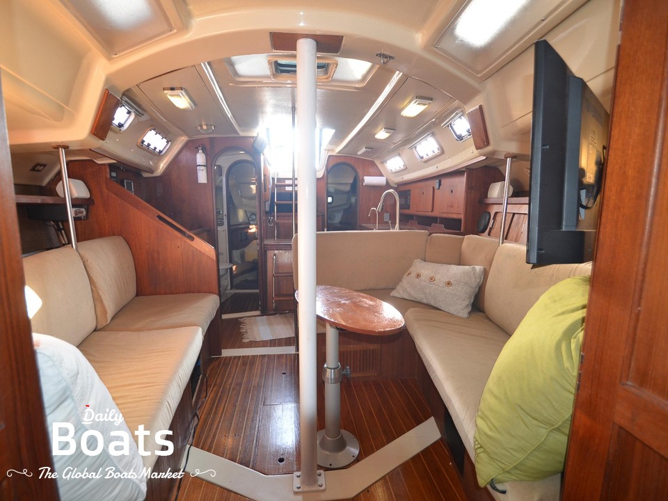 1989 Hunter Legend 37 for sale. View price, photos and Buy 1989 Hunter ...