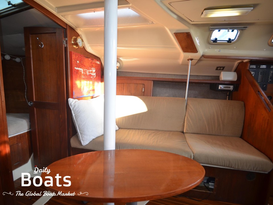 1989 Hunter Legend 37 for sale. View price, photos and Buy 1989 Hunter ...