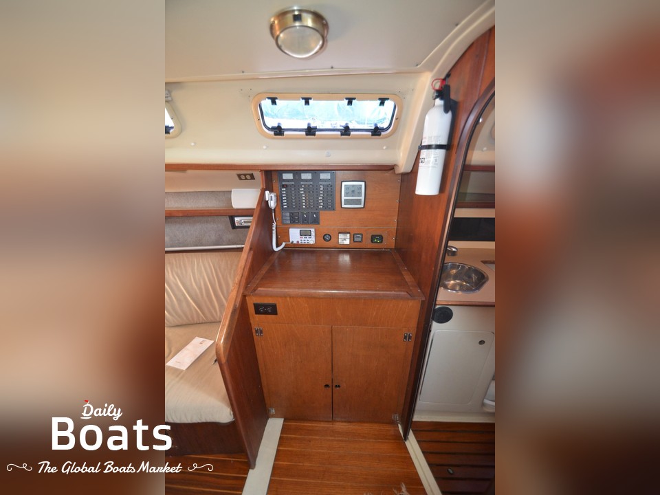 1989 Hunter Legend 37 for sale. View price, photos and Buy 1989 Hunter ...