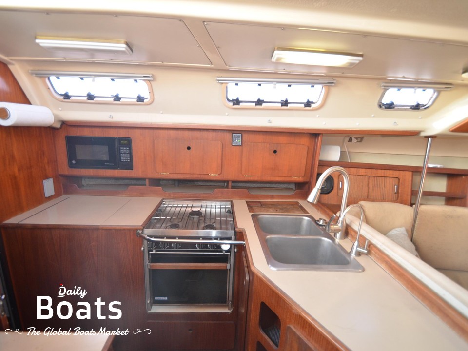 1989 Hunter Legend 37 for sale. View price, photos and Buy 1989 Hunter ...