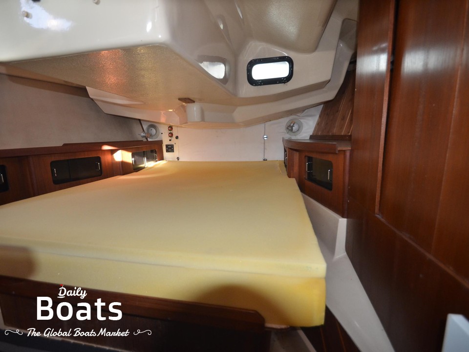 1989 Hunter Legend 37 for sale. View price, photos and Buy 1989 Hunter ...