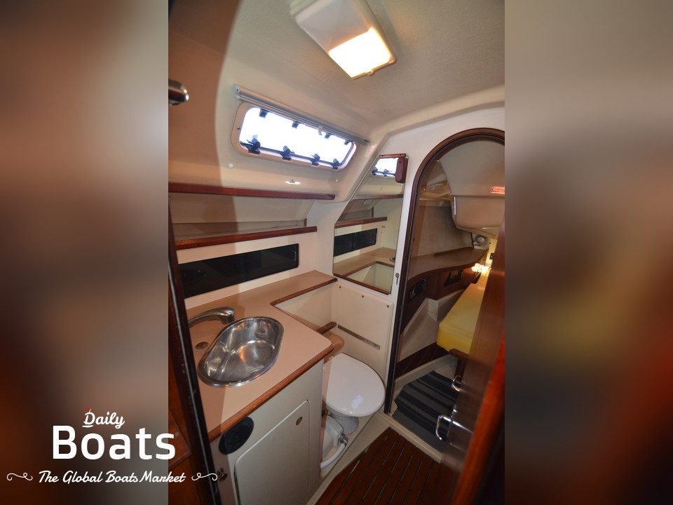 1989 Hunter Legend 37 for sale. View price, photos and Buy 1989 Hunter ...