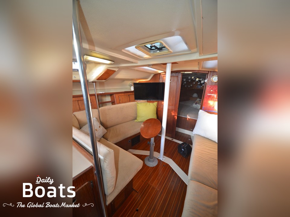 1989 Hunter Legend 37 for sale. View price, photos and Buy 1989 Hunter ...