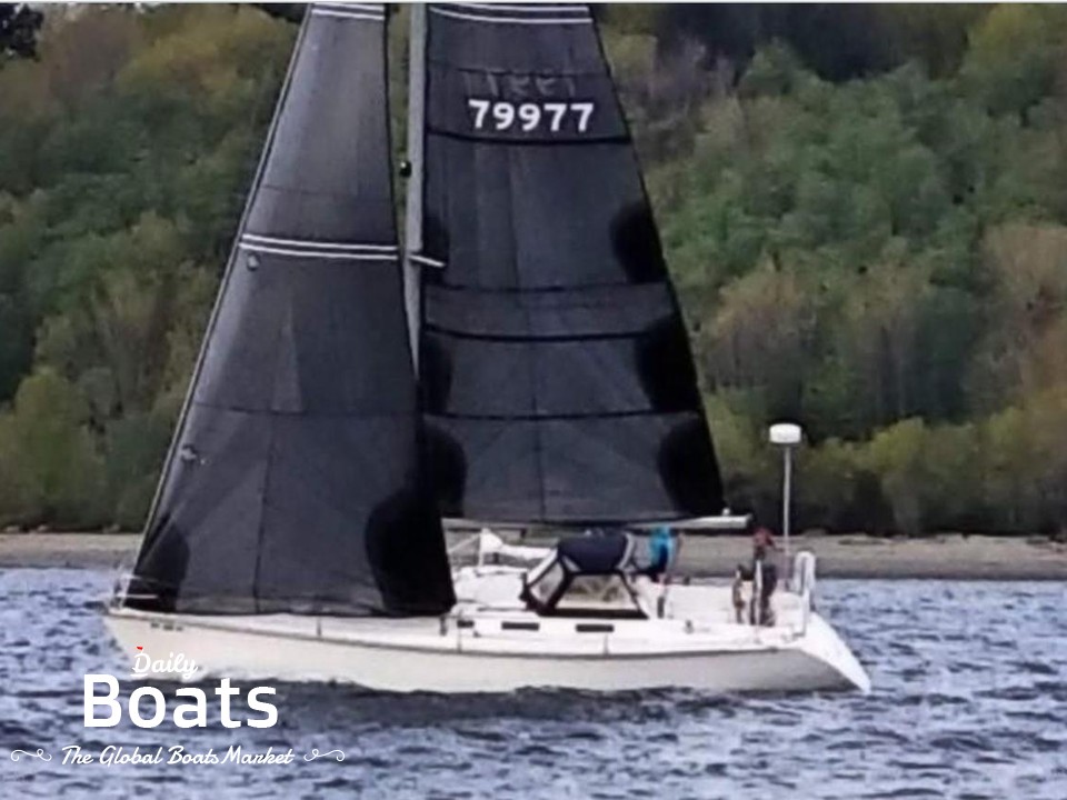 1989 Hunter Legend 37 for sale. View price, photos and Buy 1989 Hunter ...