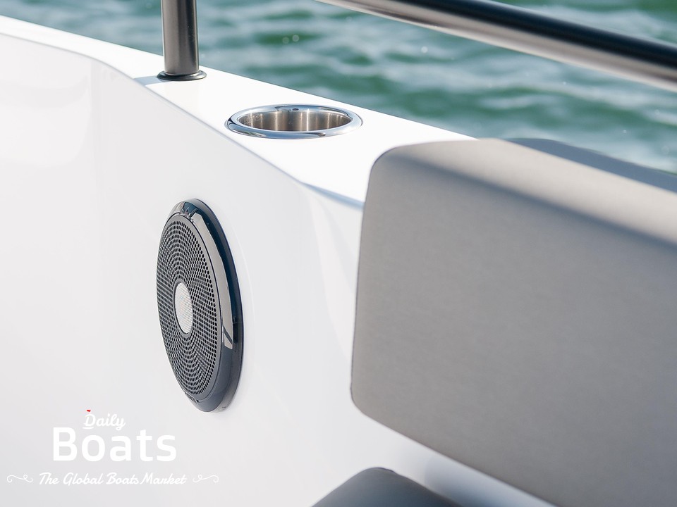 2022 Axopar 28 Cabin Bench Arriving Spring for sale. View price, photos ...