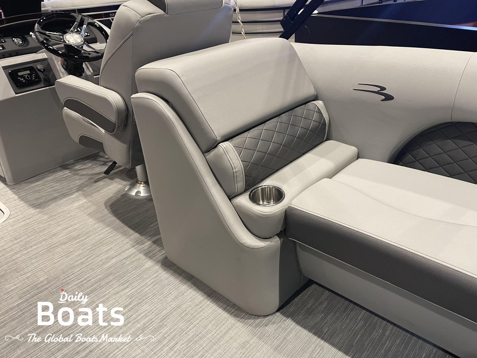 2022 Bennington L22 Stern Radius for sale. View price, photos and Buy ...