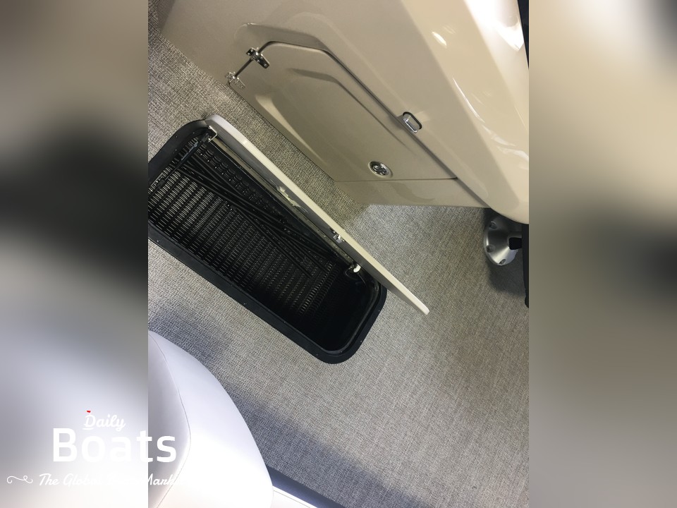 2022 Misty Harbor D23R Rear Fish Luxury Tri-Toon for sale. View price ...