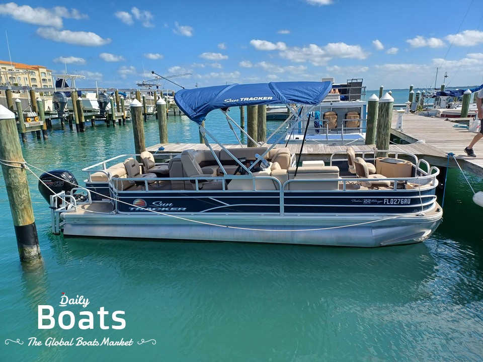 2019 Sun Tracker 22 Dlx for sale. View price, photos and Buy 2019 Sun ...