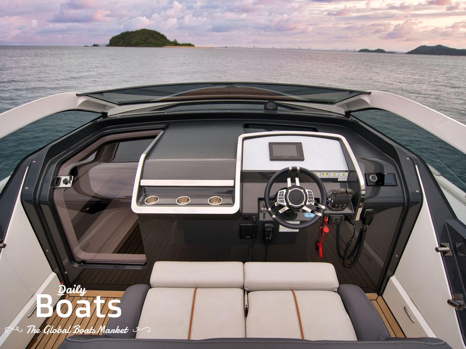 Fairline F-Line 33 for sale. View price, photos and Buy Fairline F-Line ...