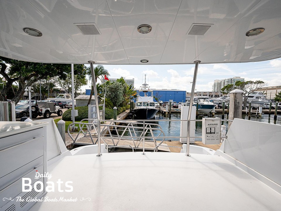 2002 Hatteras 75 Sport Deck for sale. View price, photos and Buy 2002 ...