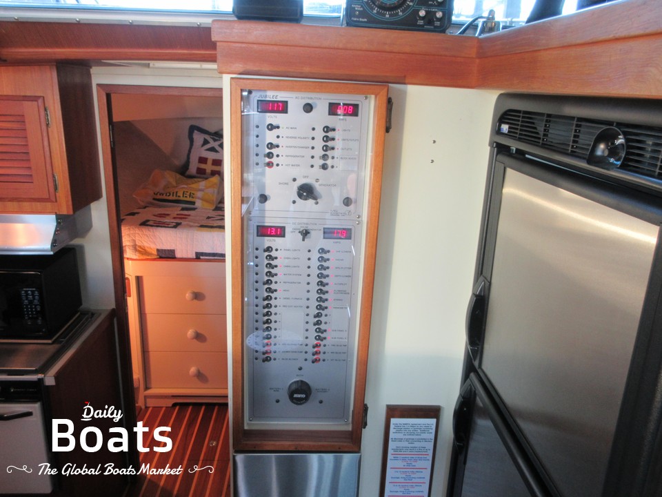 1983 Tollycraft 37' Diesel Powered. Down Galley for sale. View price ...