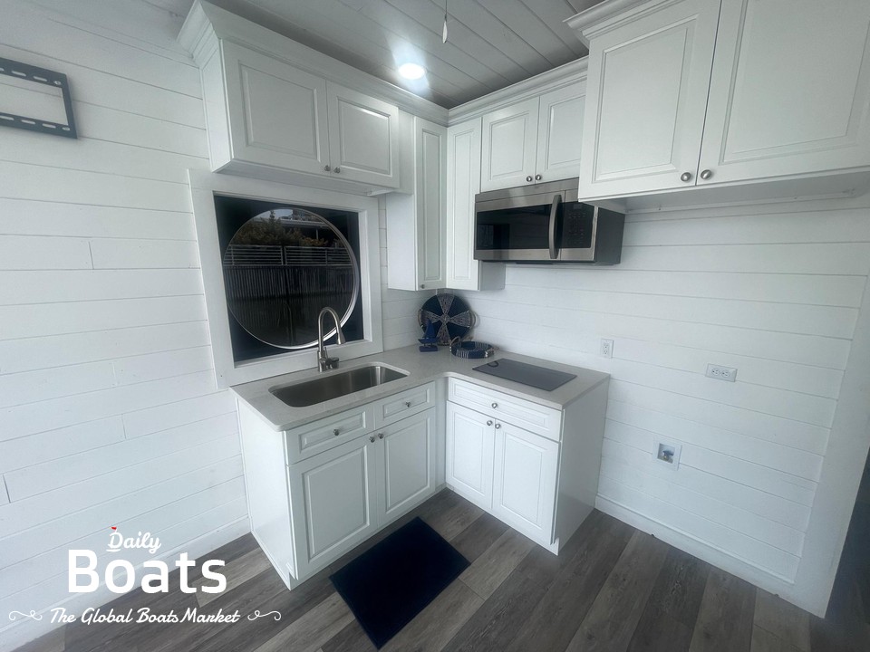 2020 Roamer Houseboat for sale. View price, photos and Buy 2020 Roamer ...