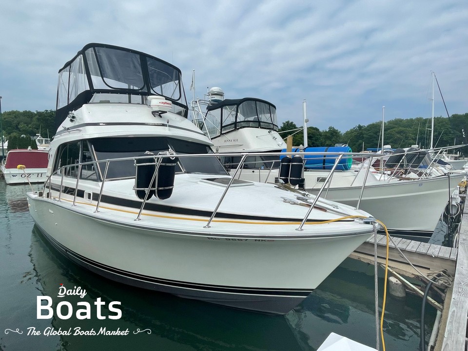 1988 Bertram 33 Flybridge Cruiser for sale. View price, photos and Buy ...