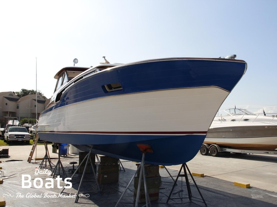 1957 Chris-Craft 32 Vintage Express Cruiser for sale. View price ...