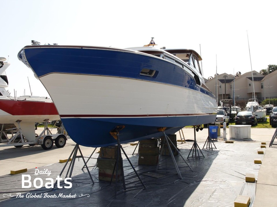 1957 Chris-Craft 32 Vintage Express Cruiser for sale. View price ...