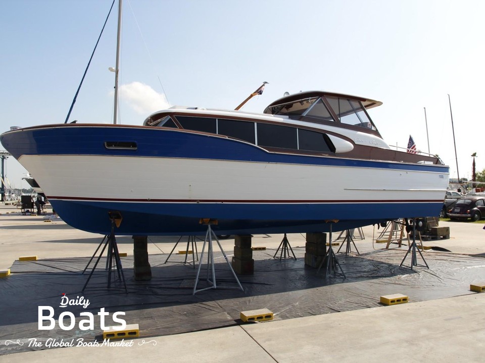 1957 Chris-Craft 32 Vintage Express Cruiser for sale. View price ...