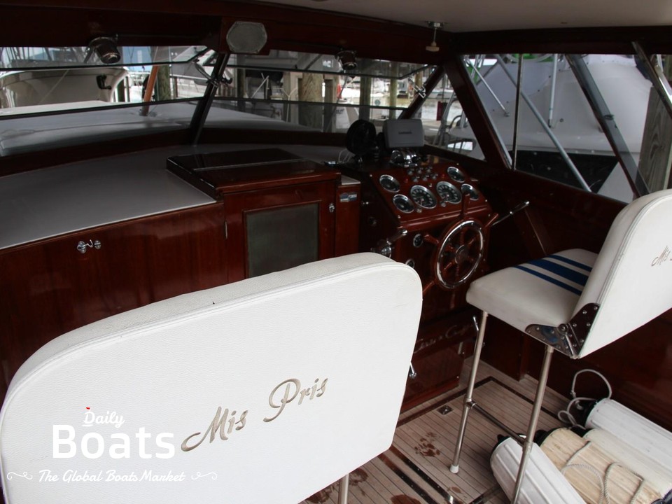 1957 Chris-Craft 32 Vintage Express Cruiser for sale. View price ...