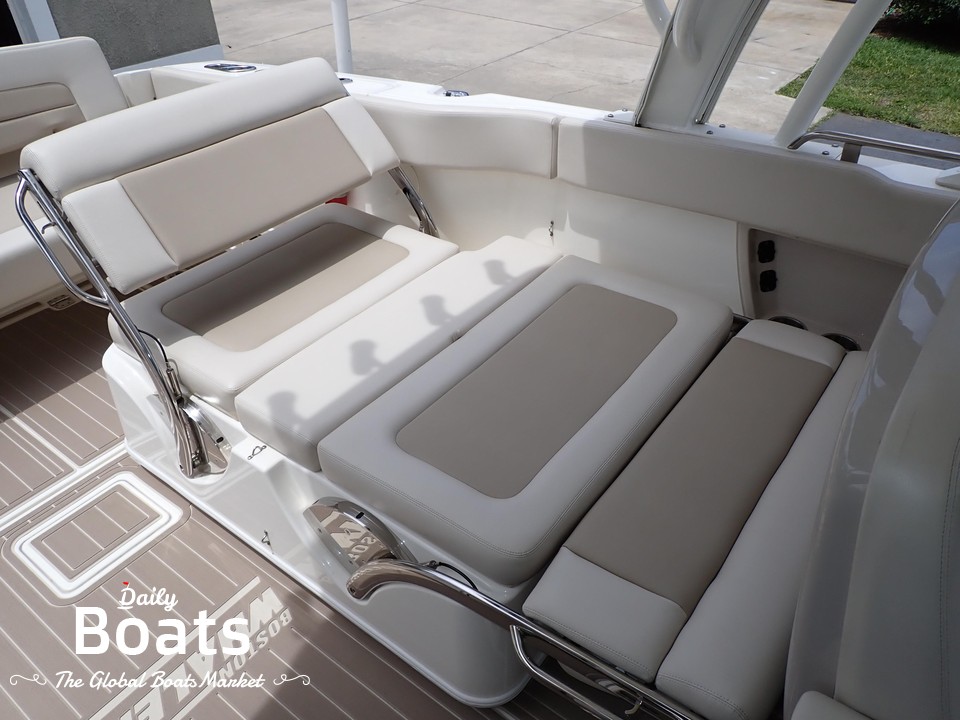 2018 Boston Whaler 320 Vantage for sale. View price, photos and Buy ...