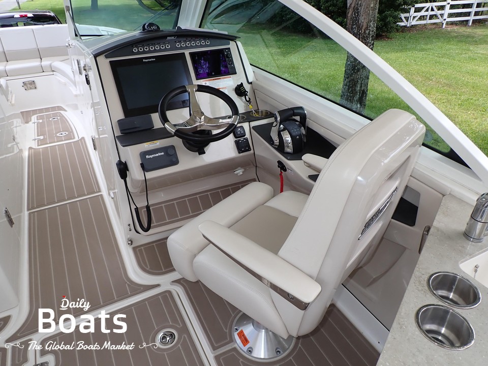 2018 Boston Whaler 320 Vantage for sale. View price, photos and Buy ...