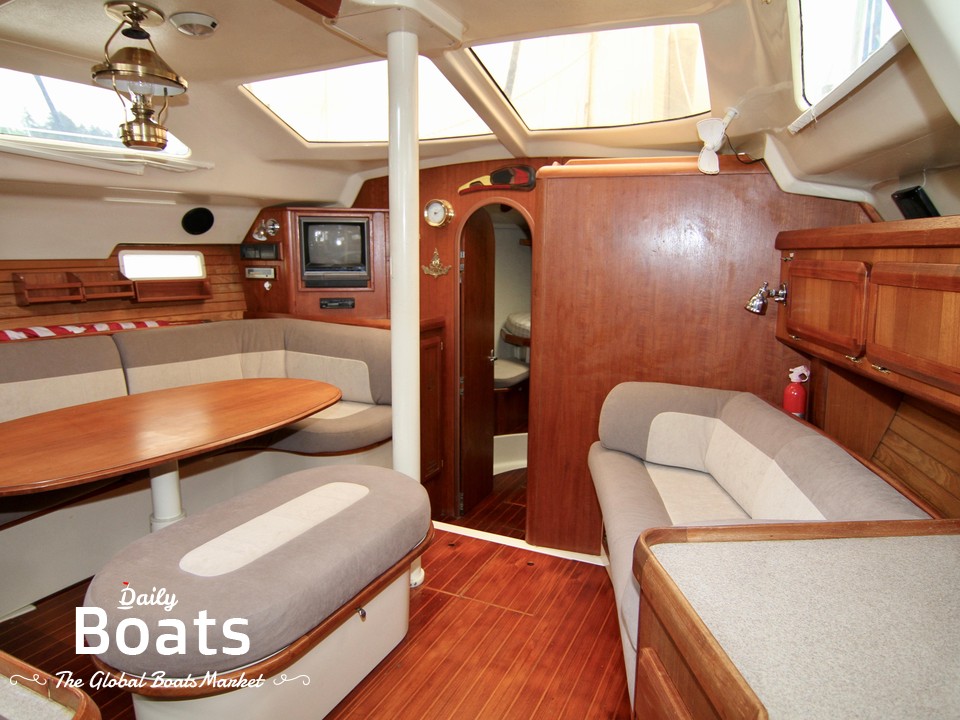 1991 Hunter Passage 42 for sale. View price, photos and Buy 1991 Hunter ...