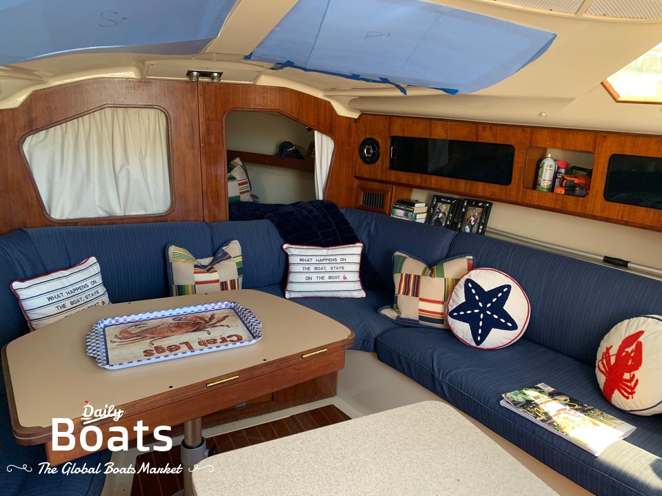 1989 Hunter Vision 32 for sale. View price, photos and Buy 1989 Hunter ...