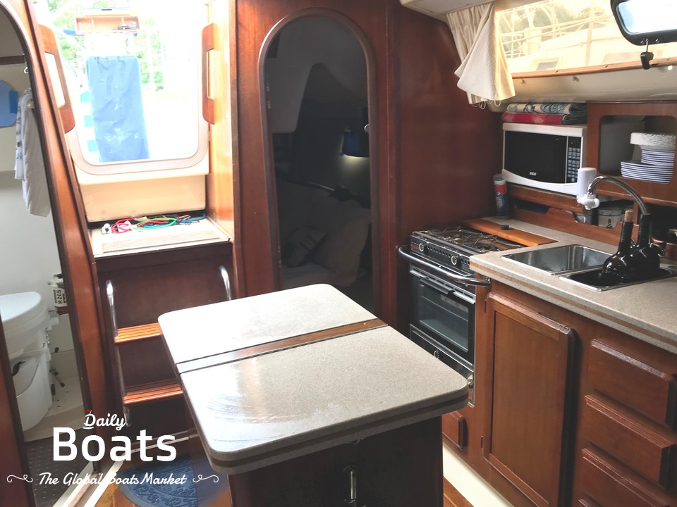 1989 Hunter Vision 32 for sale. View price, photos and Buy 1989 Hunter ...