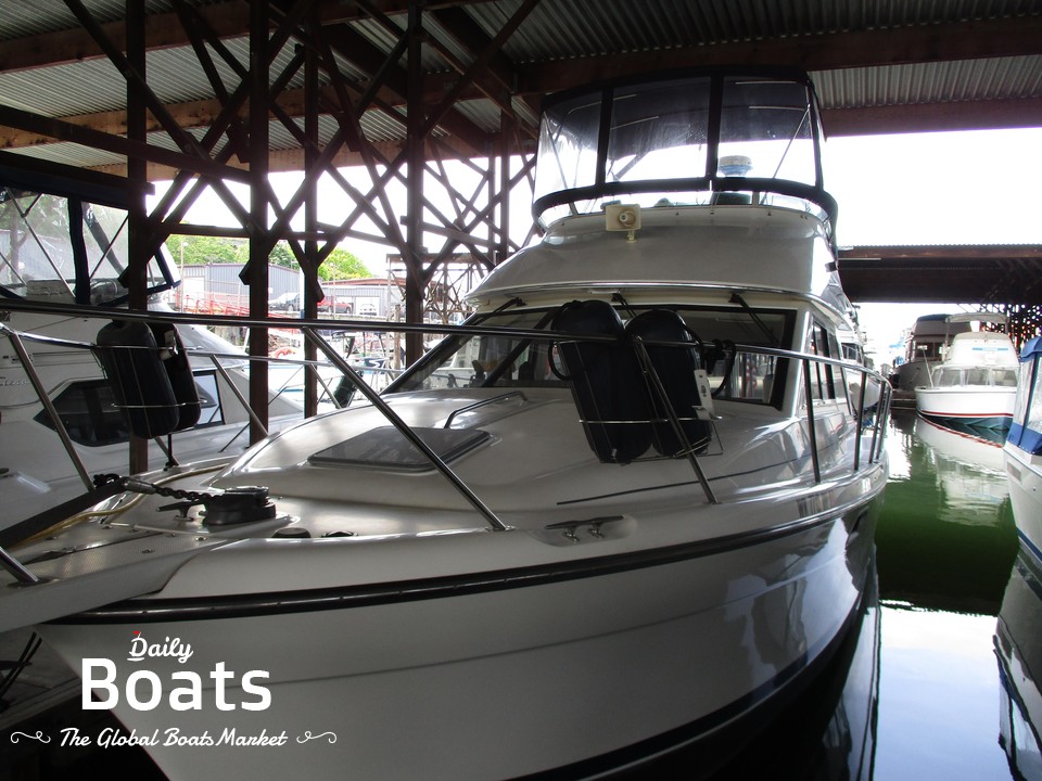 1999 Bayliner 3388 Command Bridge Motoryacht till salu. Visa pris ...