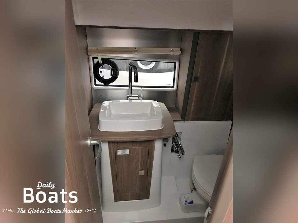 2022 Sealine C335 for sale. View price, photos and Buy 2022 Sealine ...