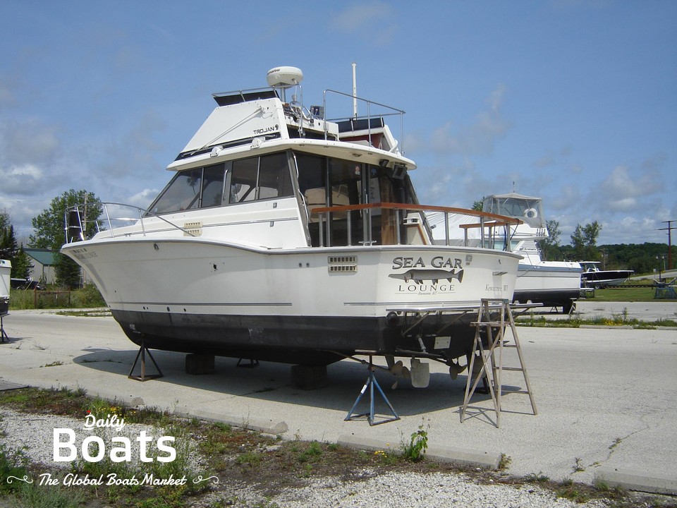 1988 Trojan 32 Flybridge Sedan for sale. View price, photos and Buy ...