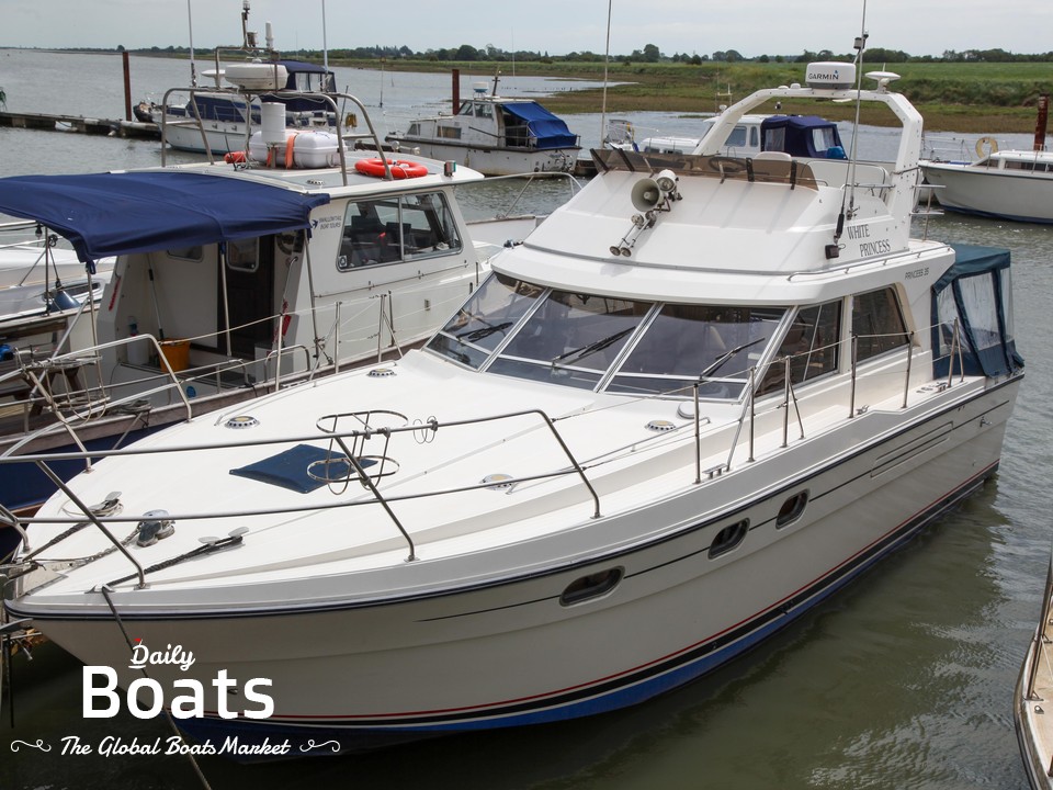 Princess 35 flybridge for sale - Daily Boats