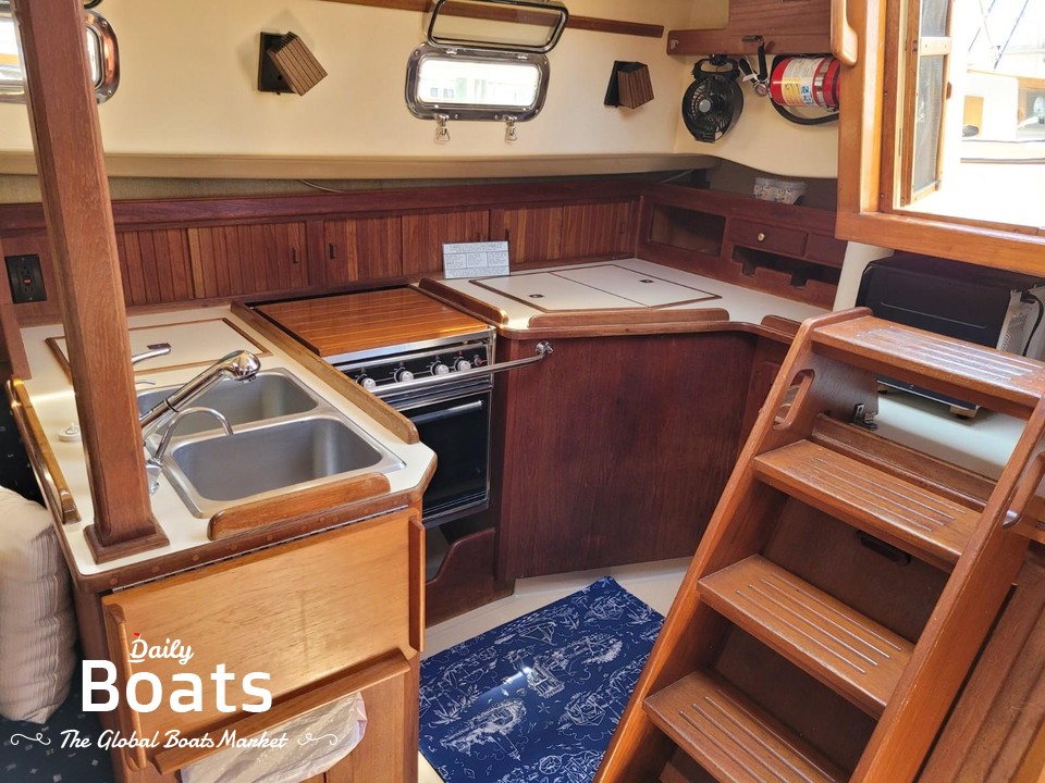 1990 Island Packet 35 for sale. View price, photos and Buy 1990 Island ...