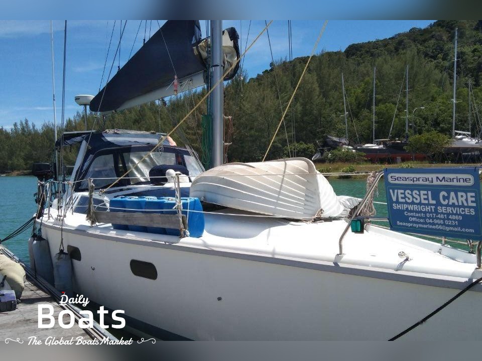 1995 Hunter Legend 430 for sale. View price, photos and Buy 1995 Hunter ...