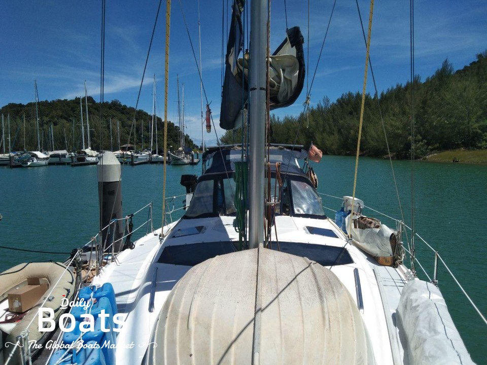 1995 Hunter Legend 430 for sale. View price, photos and Buy 1995 Hunter ...