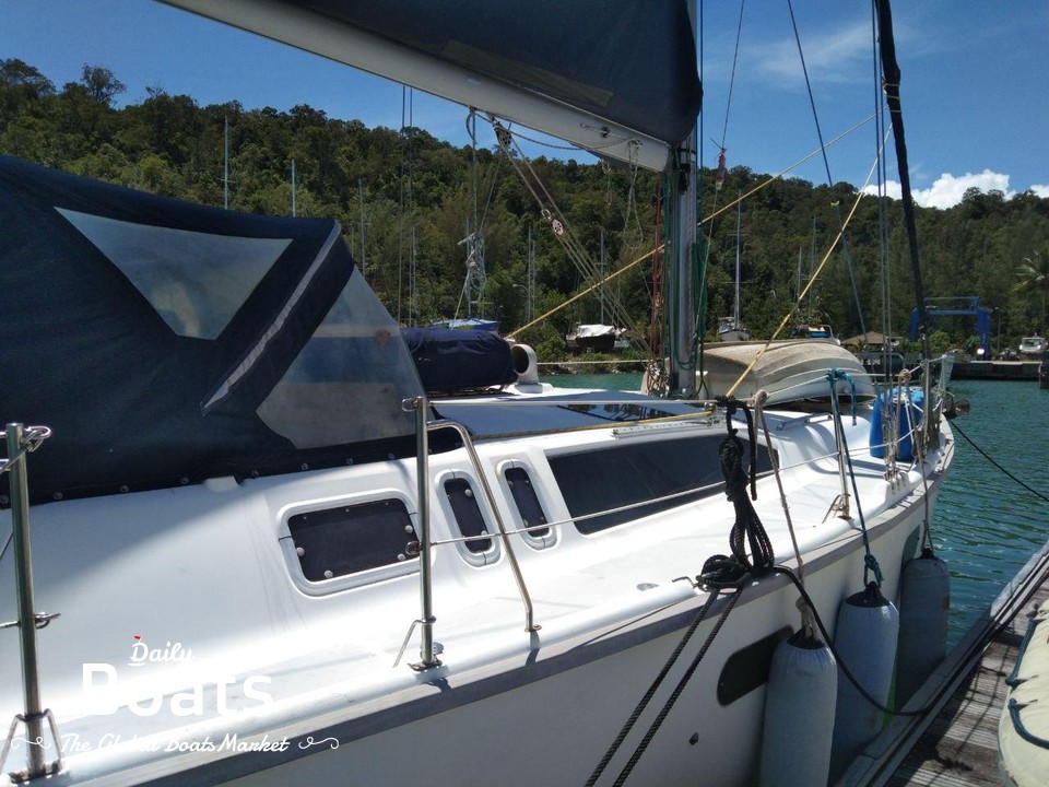 1995 Hunter Legend 430 for sale. View price, photos and Buy 1995 Hunter ...
