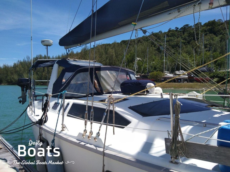 1995 Hunter Legend 430 for sale. View price, photos and Buy 1995 Hunter ...
