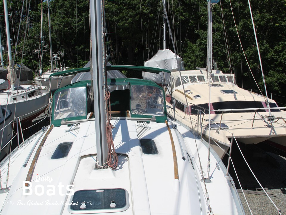 1998 Beneteau 35 for sale. View price, photos and Buy 1998 Beneteau 35 ...